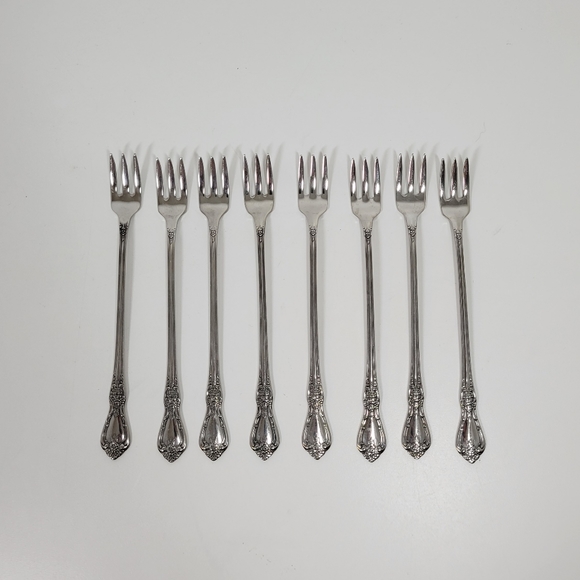 Oneida | Kitchen | Oneida Distinction Deluxe Hh Stainless Orderve ...